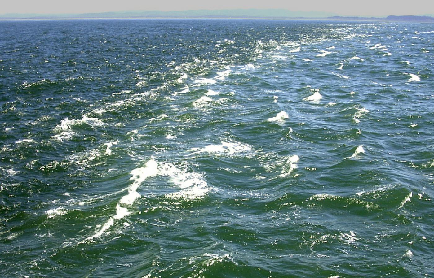 Researchers measure giant "internal waves" that help regulate climate ...